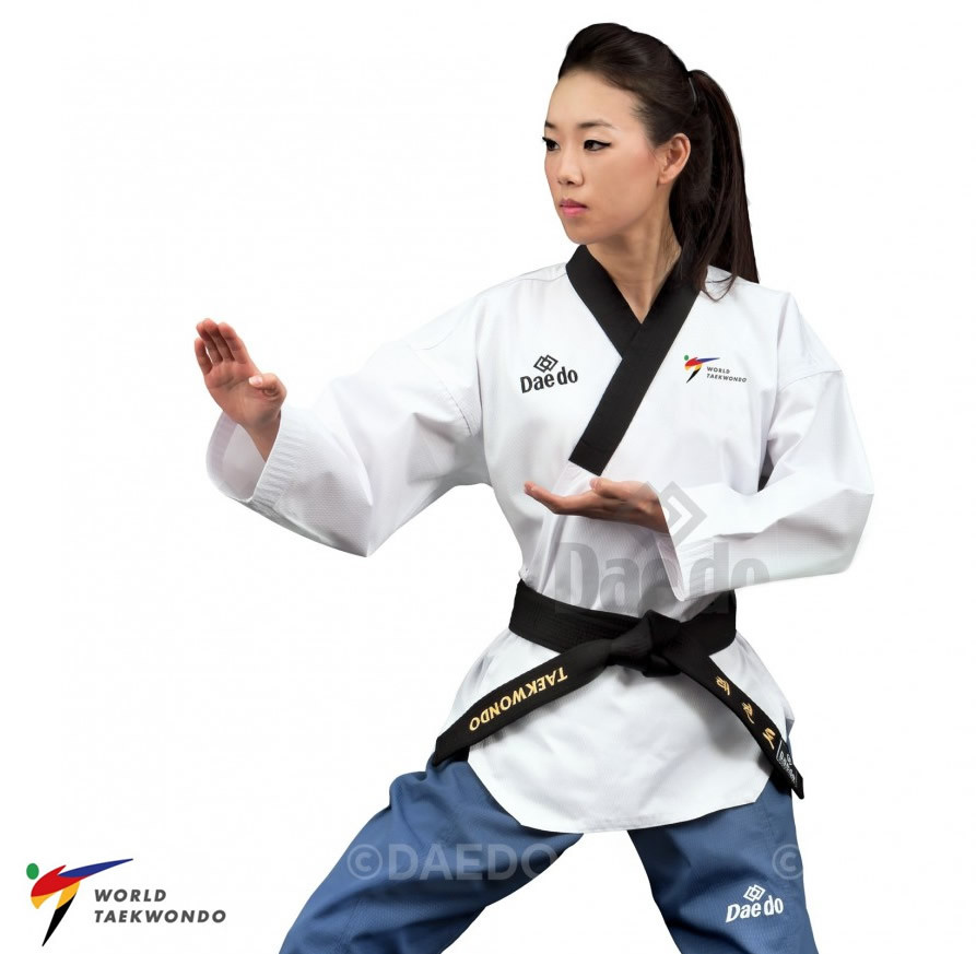 Dobok New Poomsae Daedo Feminino Aprovado WT | Clube da Luta Shop